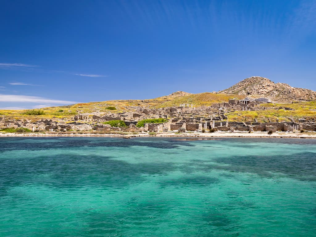 Discover the virgin Rhenia Island